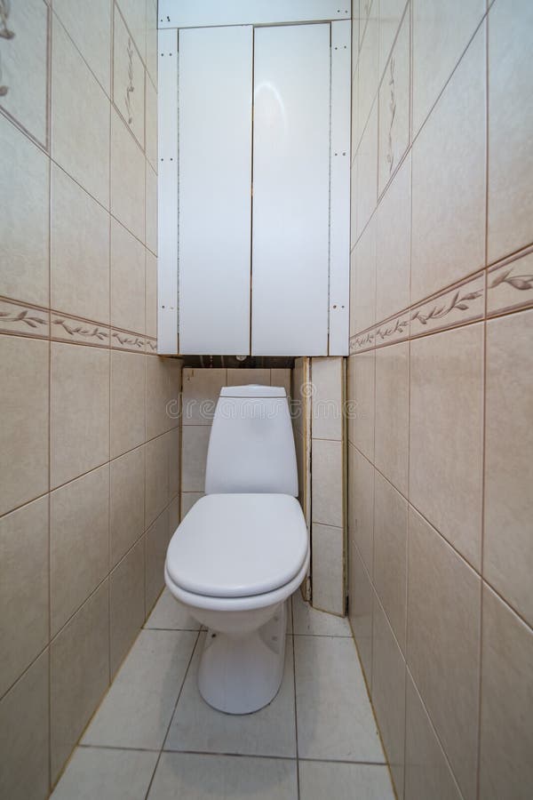 Lavabo con el retrete foto de archivo. Imagen de tocador - 120306470