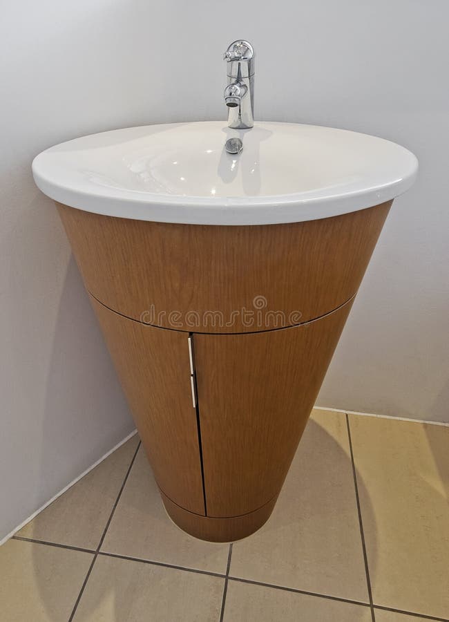 Lavabo moderne de main image stock. Image du porcelaine - 11349345