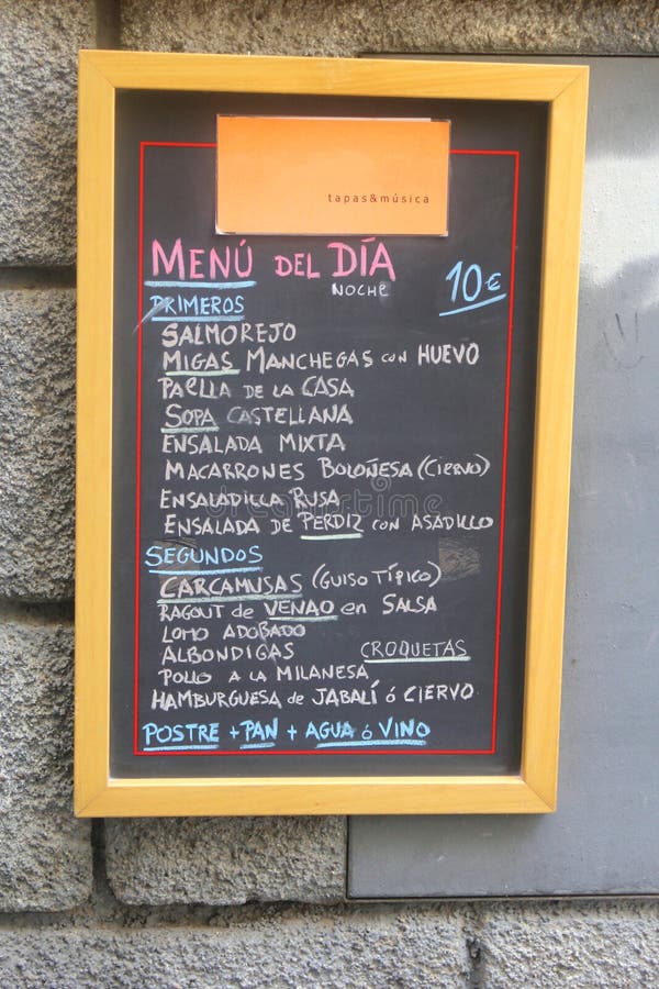 Lavagna Con Un Menu Caratteristico Dello Spagnolo Giornalmente Immagine ...