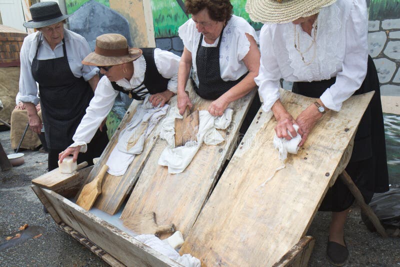 Lavanderas imagen de archivo editorial. Imagen de diario - 22854154