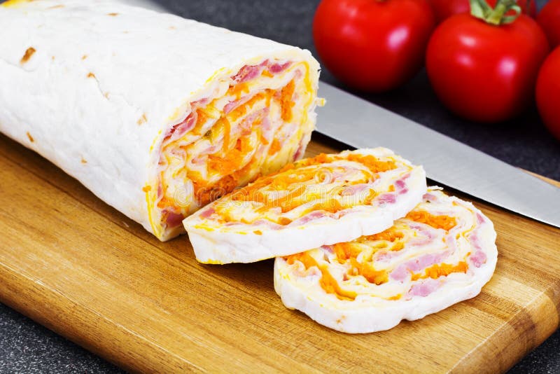 Lavashbroodje Van Ham, Wortel En Kaas Stock Afbeelding - Image of kruid ...