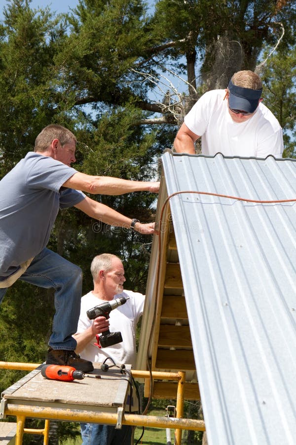 Lavori di Costruzione fotografia stock. Immagine di uomini - 15693718