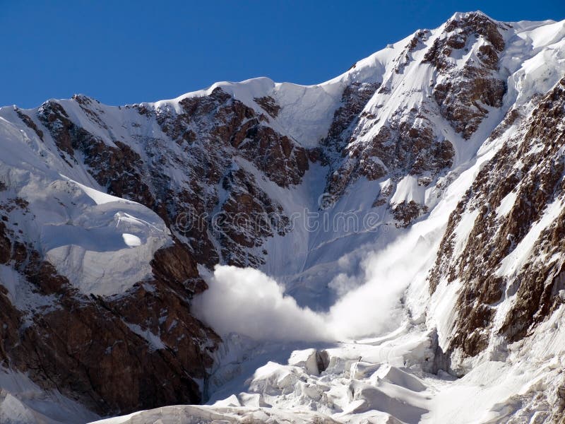 Lawine stockbild. Bild von bereich, entfernt, felsen, spitze - 6907477