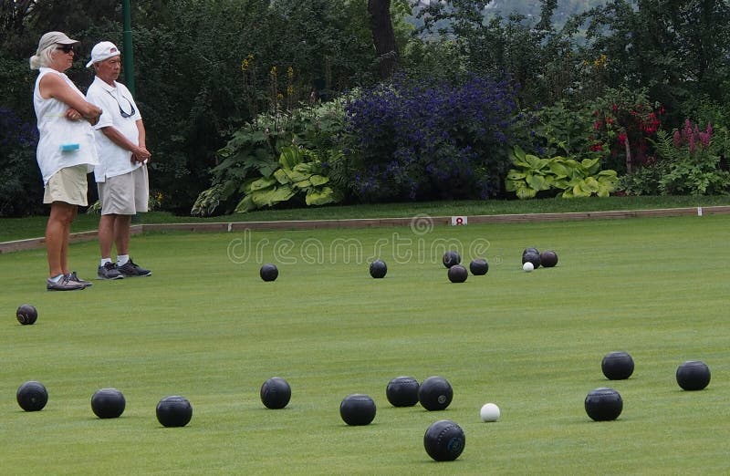 Lawn Bowlers and Bowls on Pitch Editorial Photography - Image of teams ...