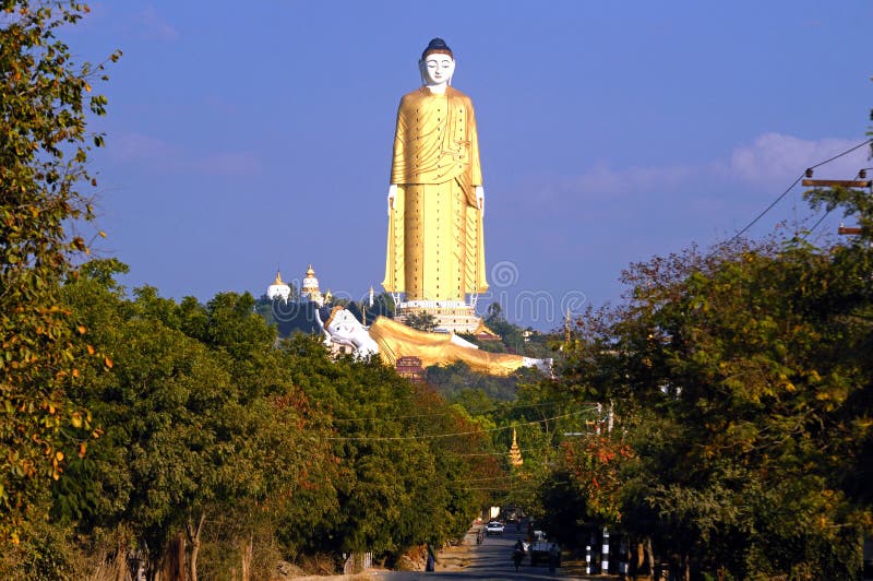 Lay Kyun Sakkya Standing Buddha Statue Stock Image - Image of asia ...
