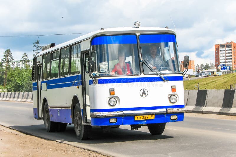 LAZ 695N Lviv photo éditorial. Image du véhicule, écrasé - 113537601