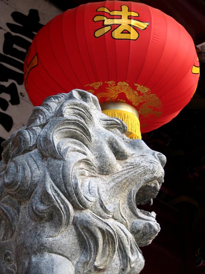 León chino foto de archivo. Imagen de estatua, porcelana - 387646