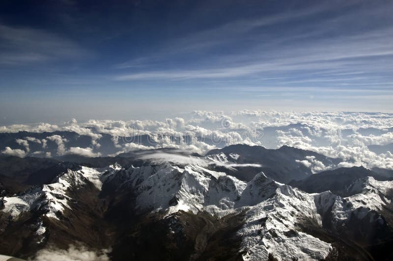 Le Ande peruviane fotografia stock. Immagine di neve - 19024816
