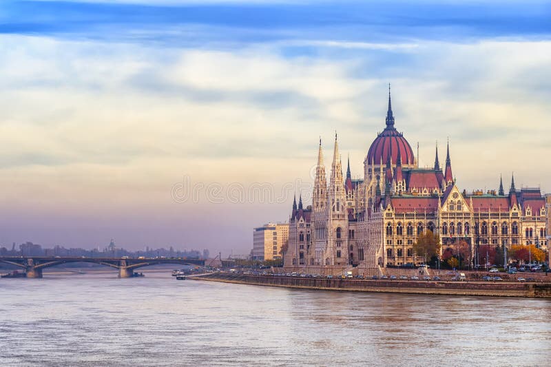 Vieille Ville De Budapest Sur Le Danube, Hongrie Image stock - Image du ...