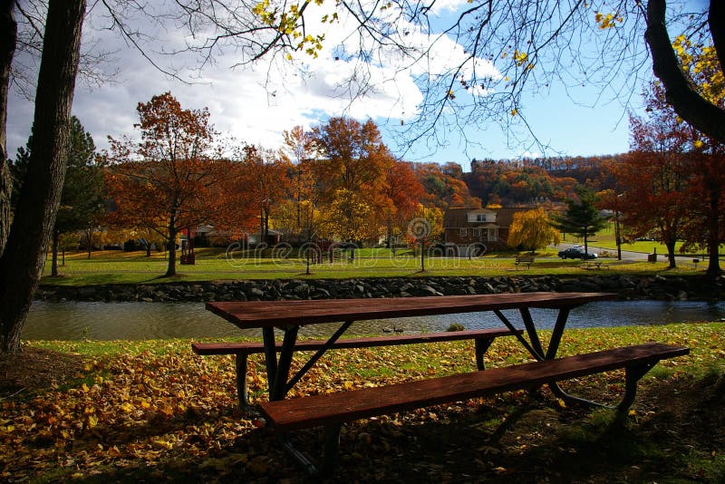 Le barrage de Stoyer photo stock. Image du serein, feuillage - 979098