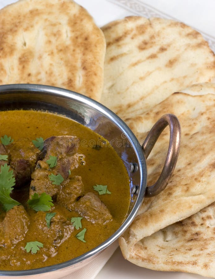 Le Cari a Servi Avec Du Pain De Naan - Verticale Photo stock - Image of ...