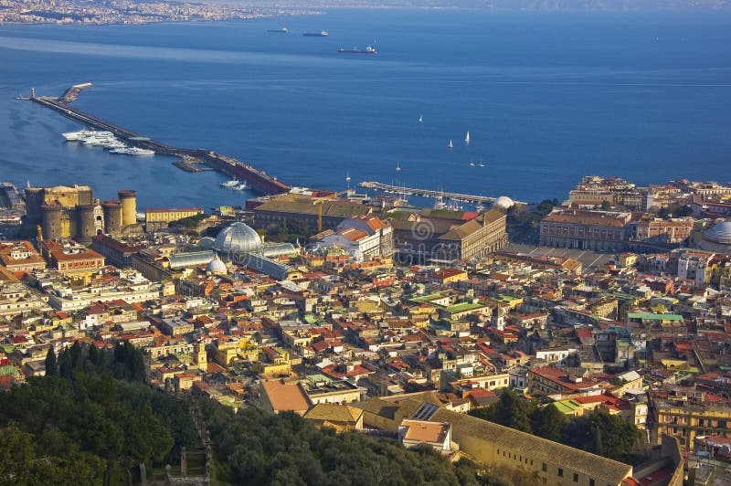 Le Centre Ville De Naples, Italie Photo stock - Image du horizontal ...