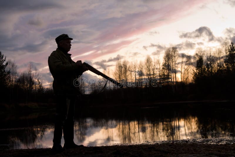 Le chasseur photo stock. Image du loisirs, homme, concentration - 6770032
