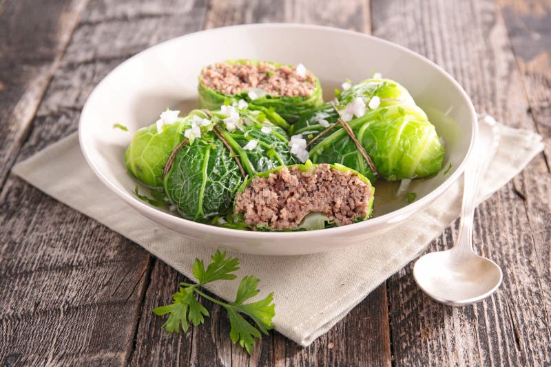 Le Chou Roule Avec Du Boeuf Et Le Bouillon Photo stock - Image du avec ...