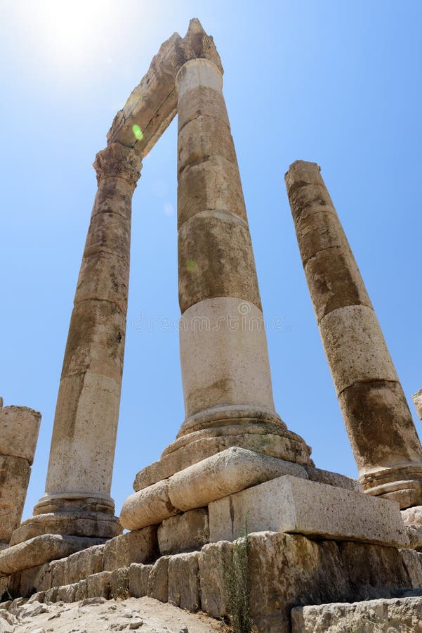 Le Colonne Del Tempio Romano Antico Di Ercole a Amman Immagine Stock ...
