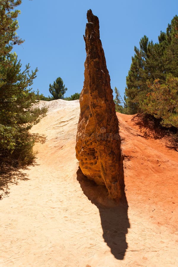 Le Colorado Provencal Dans Rustrel, France Photo stock - Image du ocre ...