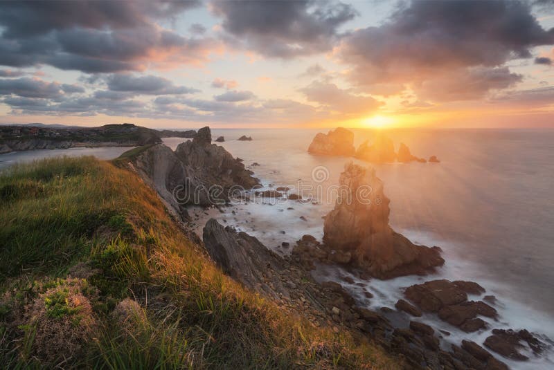 Le Coste Rocciose Della Spagna Del Nord Immagine Stock - Immagine di ...