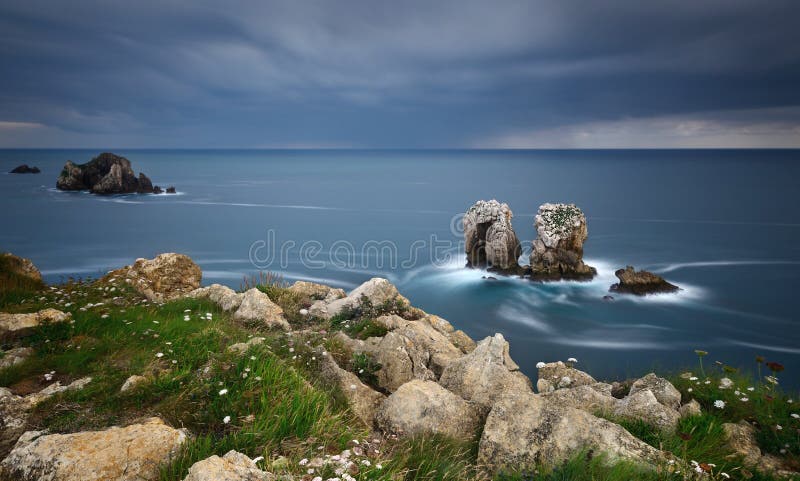 Le Coste Rocciose Della Spagna Del Nord Immagine Stock - Immagine di ...