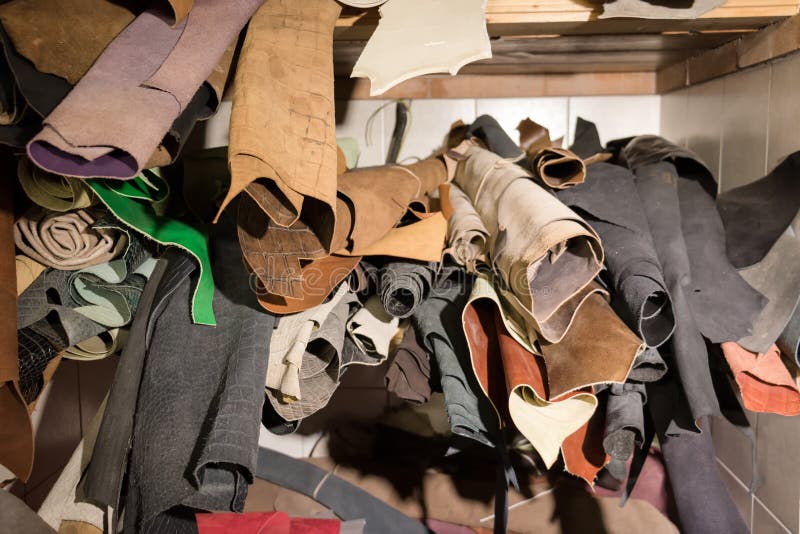 Le cuir de cordonnier image stock. Image du cuir, cordonnier - 86380403