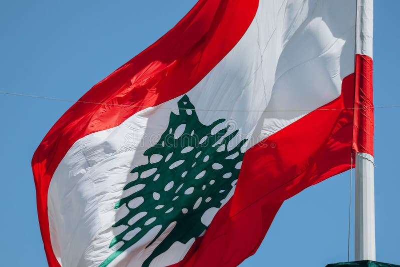 Le Drapeau Libanais Flottant Au Centre De Beyrouth Photo stock - Image ...