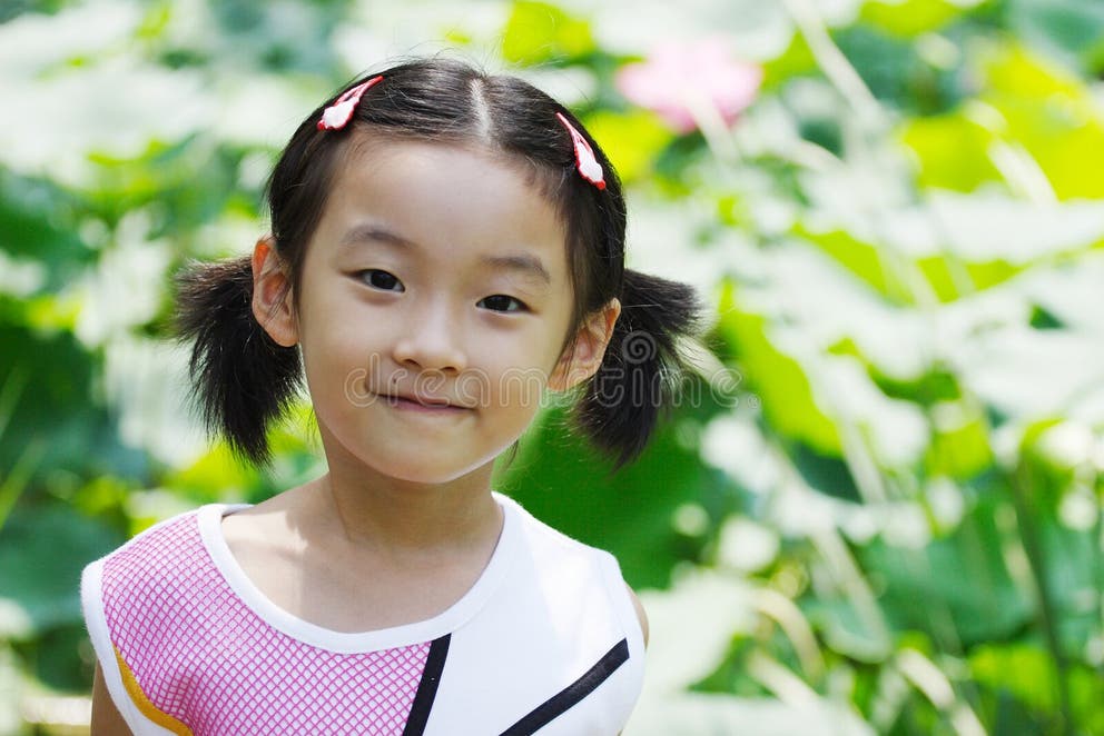 Leende barn fotografering för bildbyråer. Bild av leende - 24043791