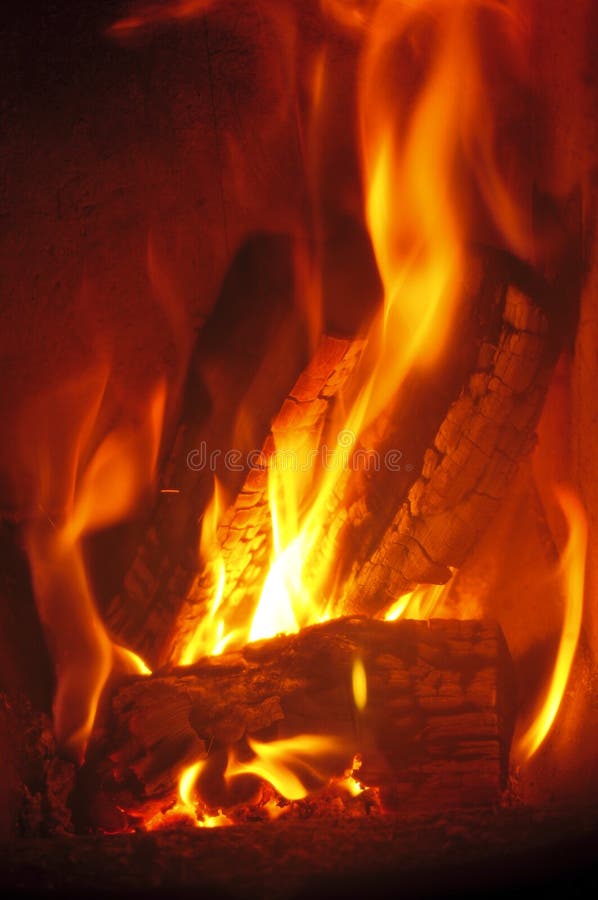 Le feu de flambage image stock. Image du fond, brique - 37354037