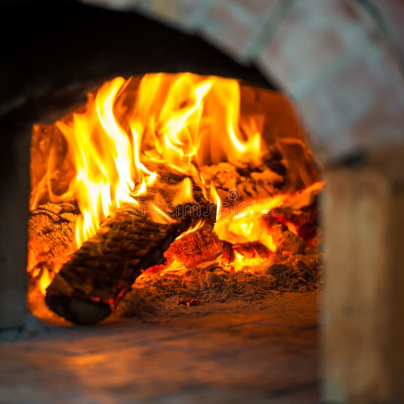Le feu en four de brique image stock. Image du restaurant - 48840433