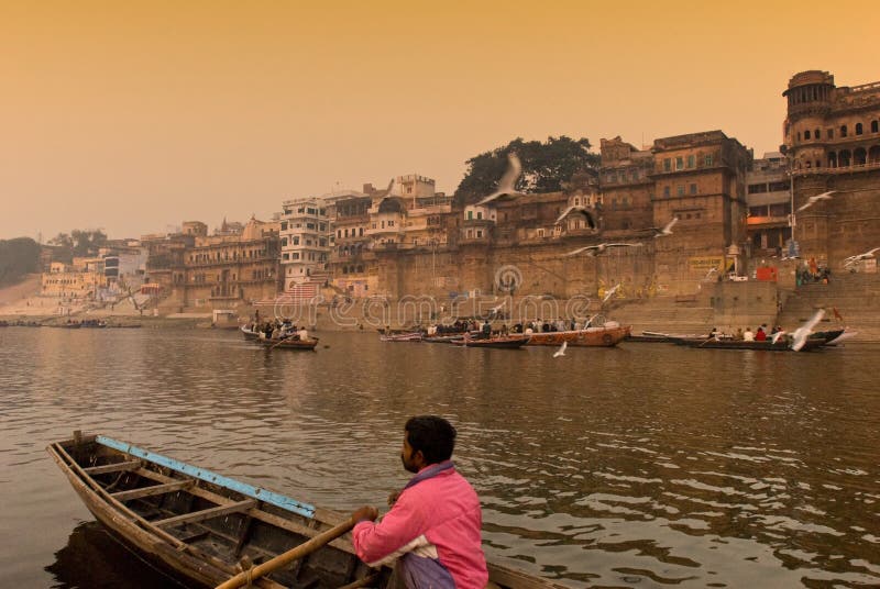 Le fleuve Gange. Inde photographie éditorial. Image du bain - 21798887