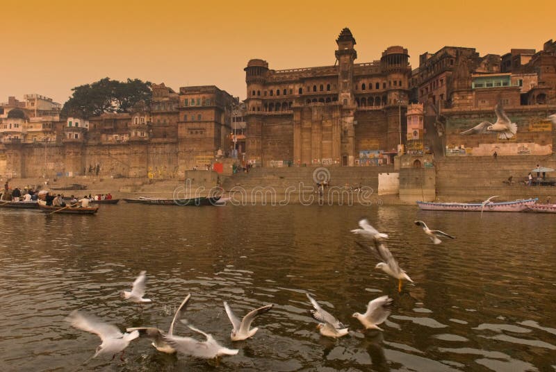 Le fleuve Gange. Inde photographie éditorial. Image du bain - 21798887