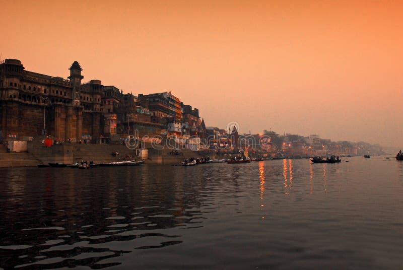 Le fleuve Gange. Inde photographie éditorial. Image du bain - 21798887