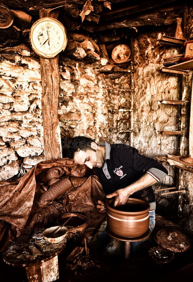 Le Fonctionnement De Potier Photographie éditorial - Image du commerce ...