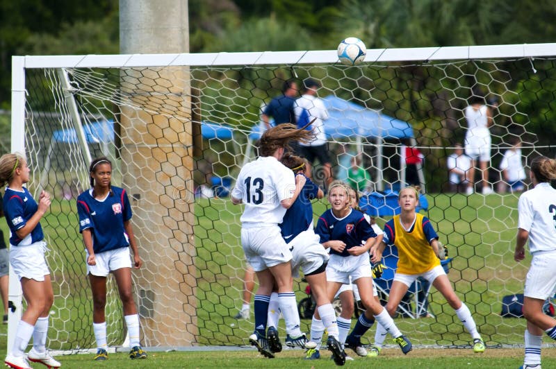 Action Du Football De Filles Image stock éditorial - Image du athlète ...