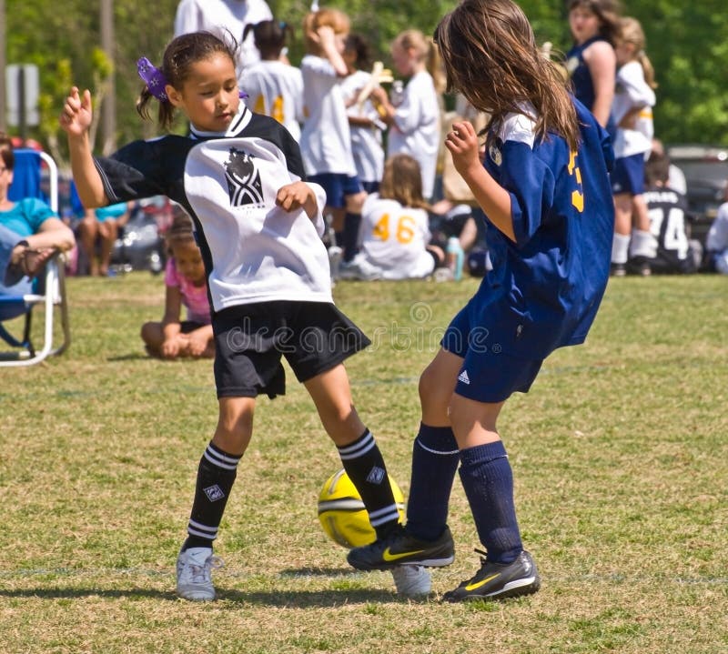Le Football De Jeunes Filles Photographie éditorial - Image du ...