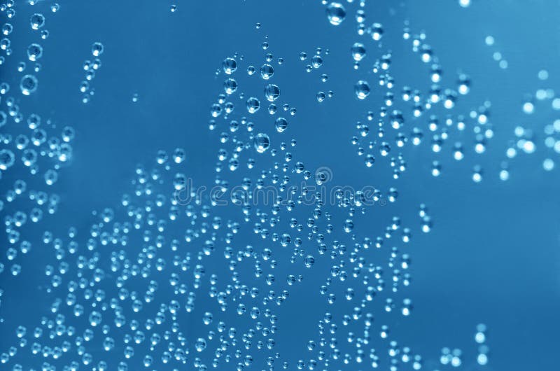 Le Gocce Dell'acqua in Un Fondo Fotografia Stock - Immagine di ...