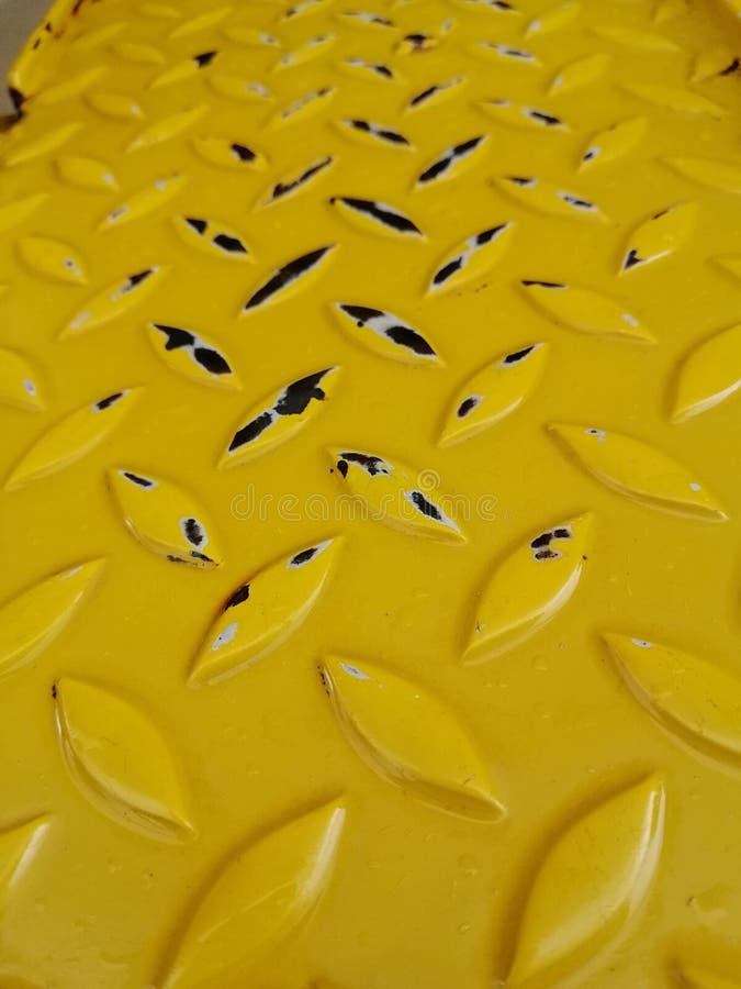 Le Jaune a Peint La Surface De L'acier Ont Vue Sur La Perspective De ...