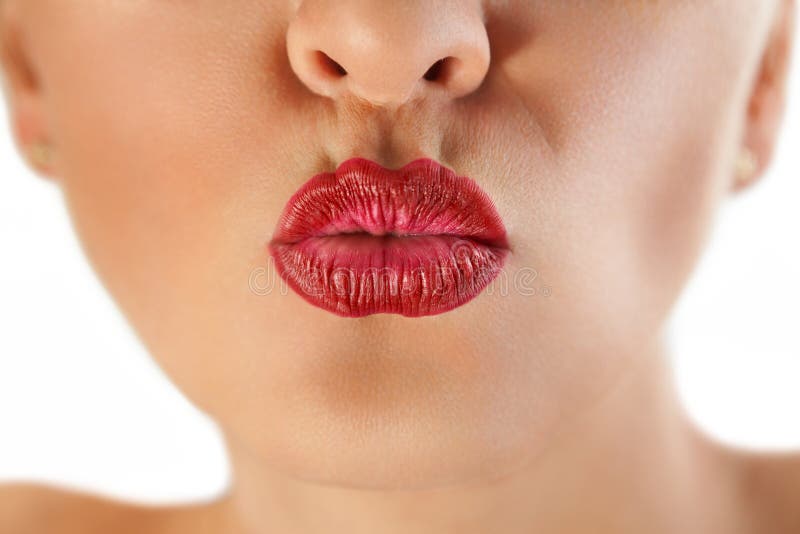 Le Labbra Rosse Splendide Si Increspano Su Per Il Bacio Immagine Stock