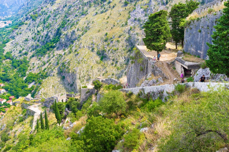 Le long chemin photo éditorial. Image du musée, médiéval - 44286071