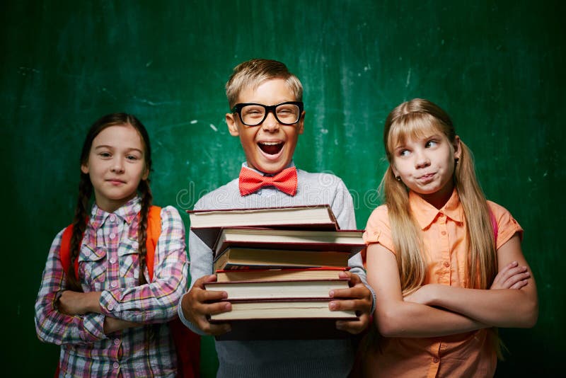 Élève heureux image stock. Image du élémentaire, toothy - 64349843