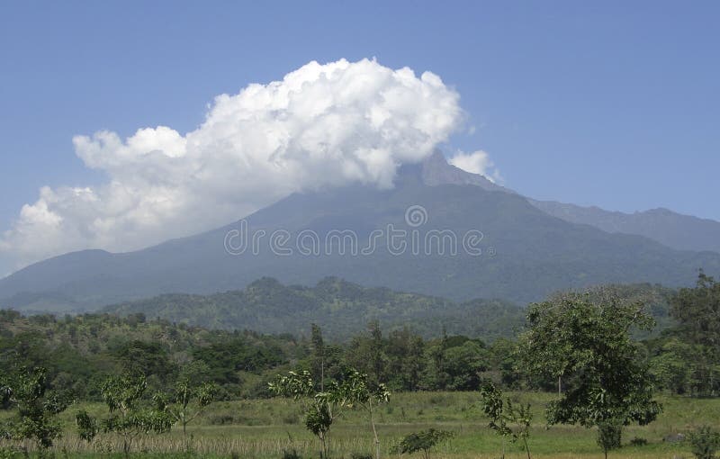 Le Mont Meru en Tanzanie image stock. Image du beau, course - 62850831
