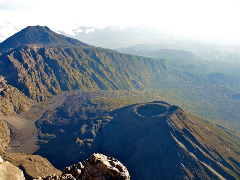 Paysage du Mont Meru photo stock. Image du climat, beau - 36685902