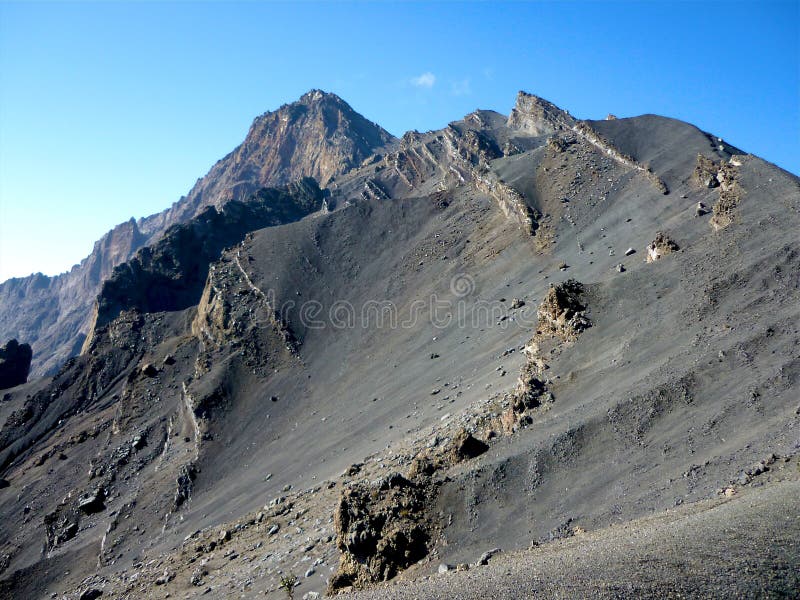 Le Mont Meru image stock. Image du herbe, caractéristique - 35628283