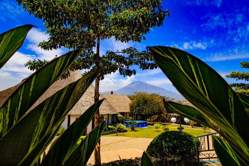 Le Mont Meru en Tanzanie image stock. Image du horizontal - 62850831