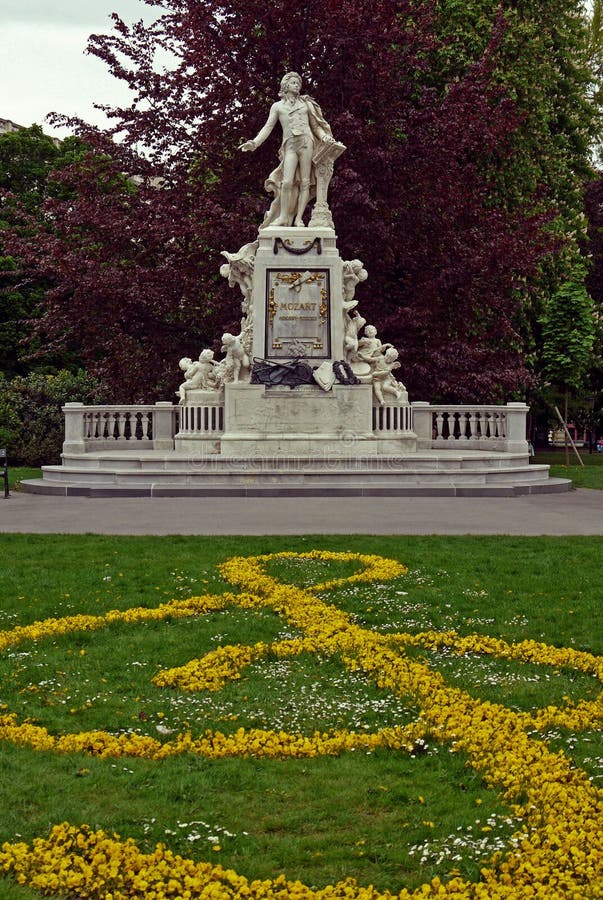 Le Monument De Mozart, Vienne L'autriche Photo stock - Image du ...