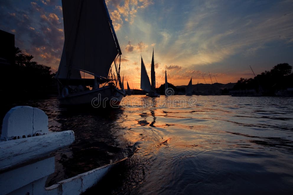 Le Nil image stock. Image du nuage, fond, coloré, fleuve - 7666863