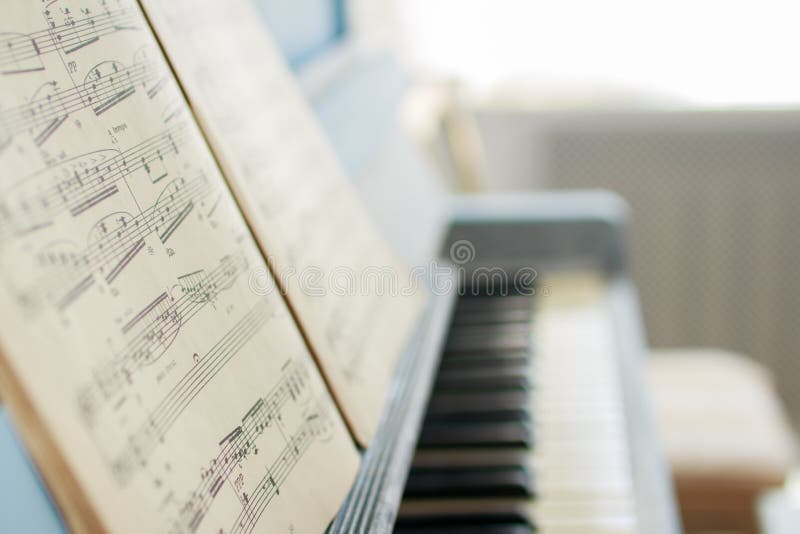 Le Note Musicali Sul Pianoforte Fotografia Stock - Immagine di sinfonia ...