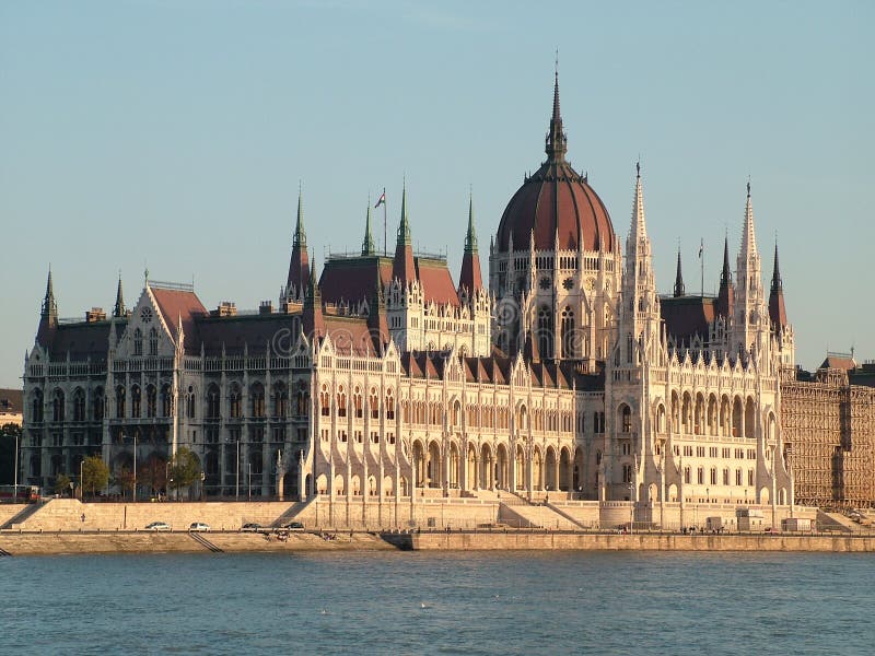 Le Parlement de Budapest photo stock. Image du europe - 4352358