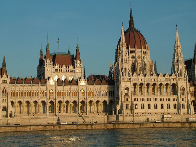 Le Parlement de Budapest photo stock. Image du europe - 4352358