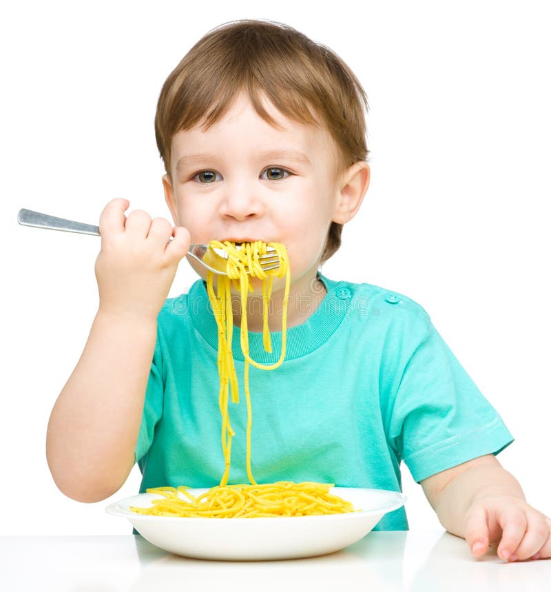 Le Petit Garçon Mange Des Spaghetti Image stock - Image du appétit ...