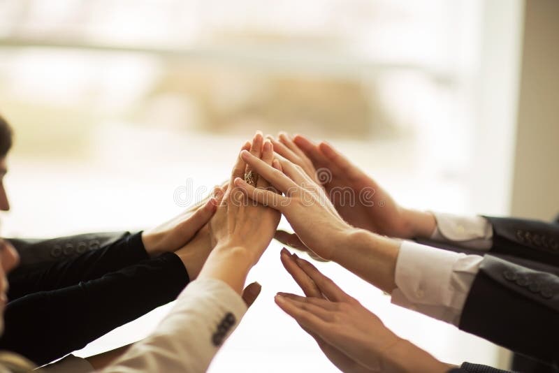 Le Pliage Des Mains Ensemble Photo stock - Image du entrepreneurs ...