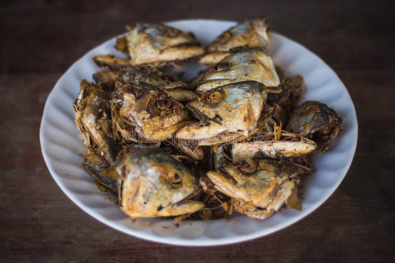 Le Poisson Frit Se Dirige Pour Un Repas Simple Photo stock - Image du ...